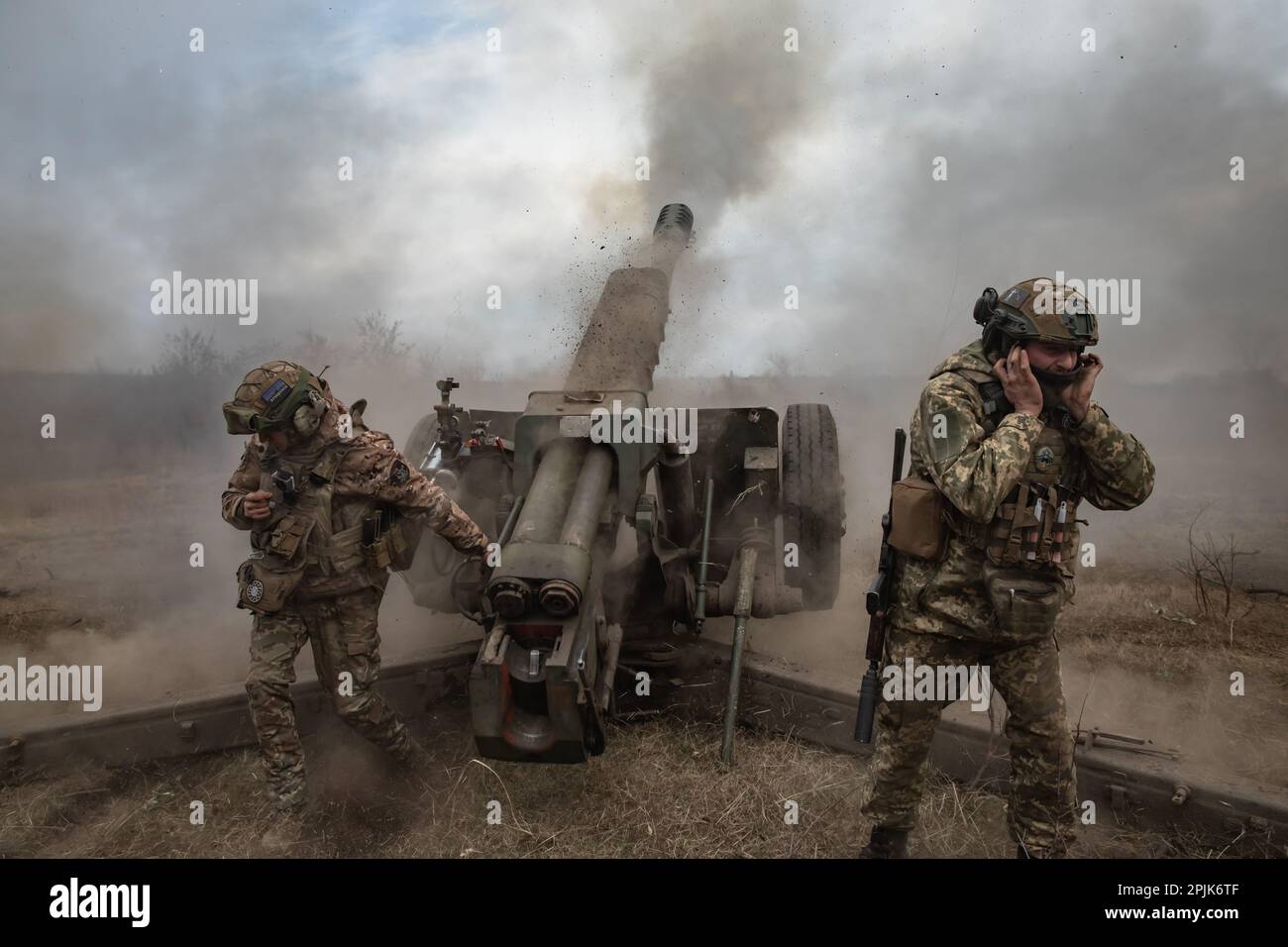 122 mm howitzer hi-res stock photography and images - Alamy