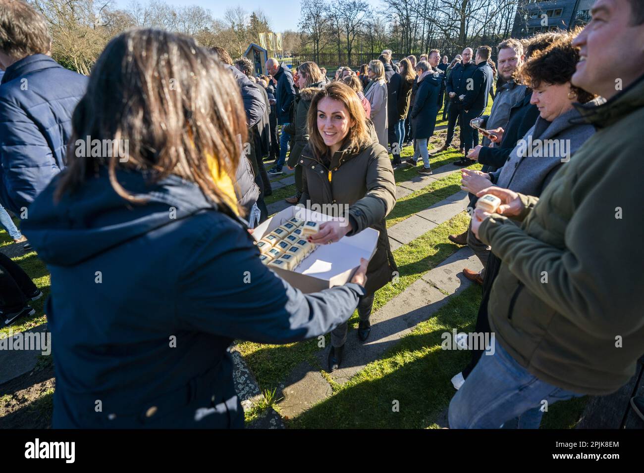 ROSMALEN - Heijmans employees eat cake. The construction company is ...