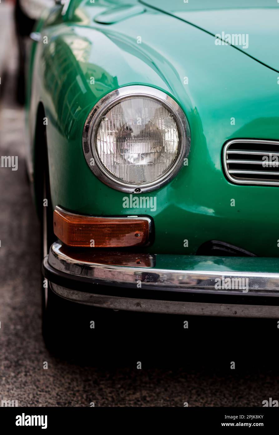 Round retro car headlights hi-res stock photography and images - Alamy