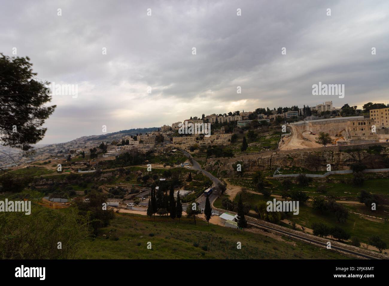 Israel palestine border above wall hi-res stock photography and images ...