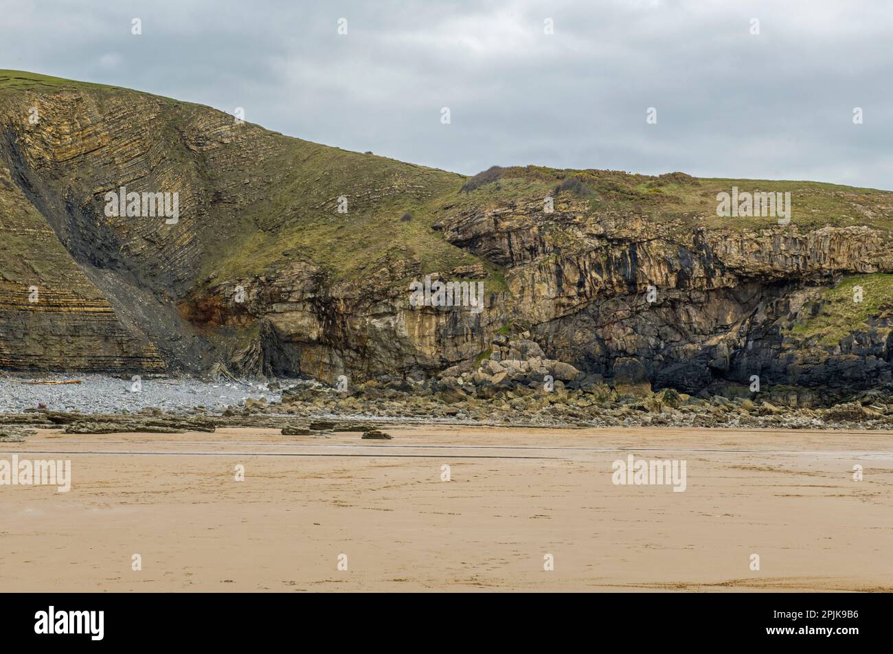 Geological faults visible on this cliff hi-res stock photography and ...