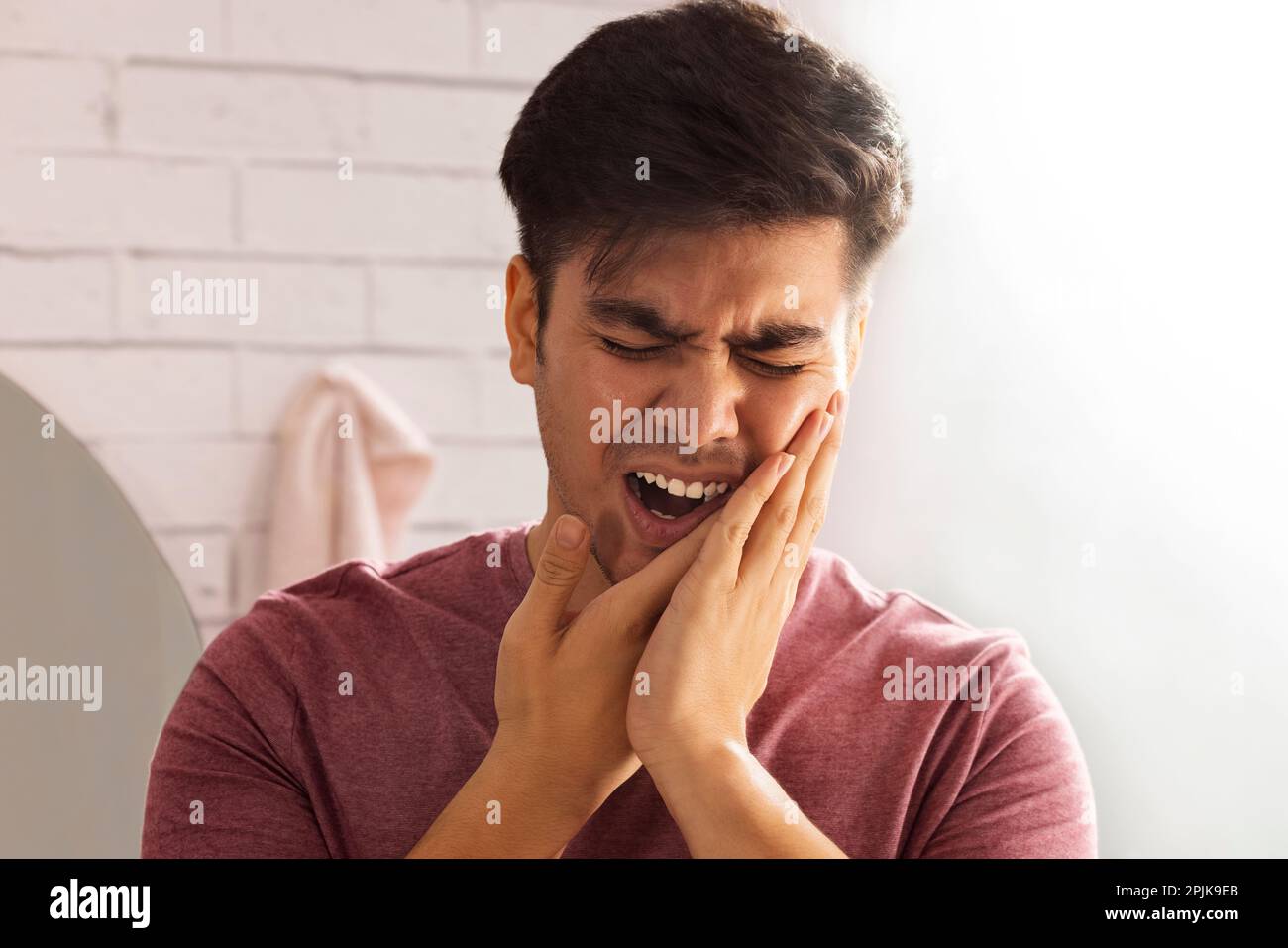 Portrait of young man suffering from toothache Stock Photo - Alamy