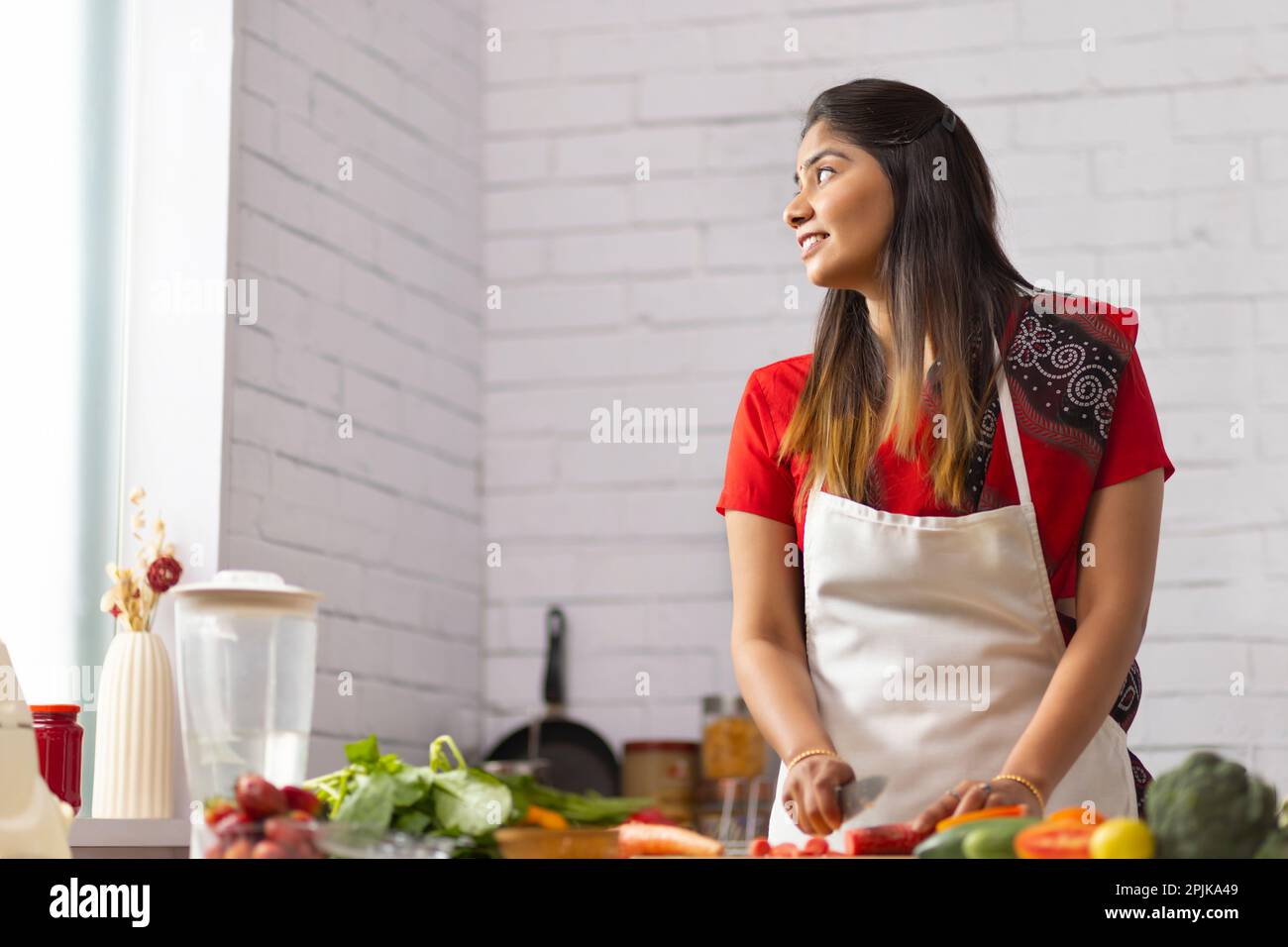 Woman chopping vegetables in kitchen Stock Photo - Alamy