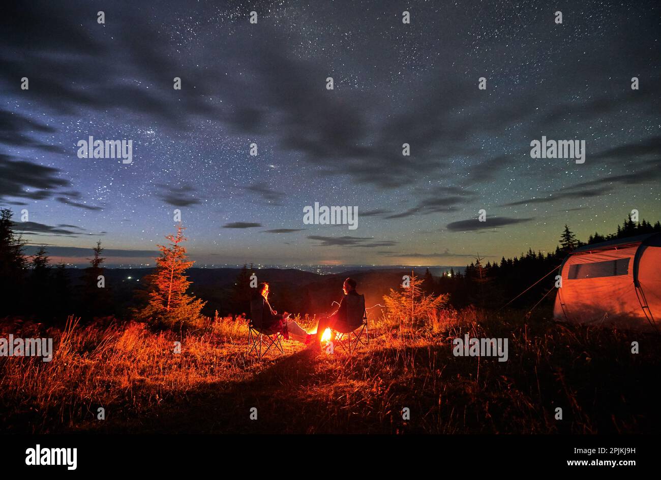 Staring at a starry night sky hi-res stock photography and images - Alamy