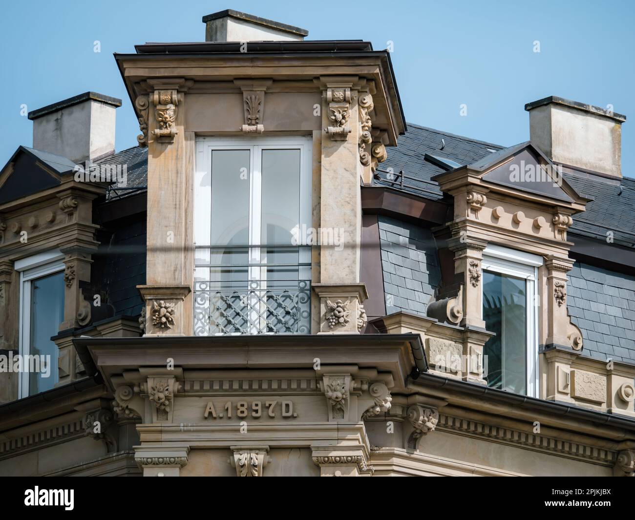 Haussmanian architecture hi-res stock photography and images - Alamy
