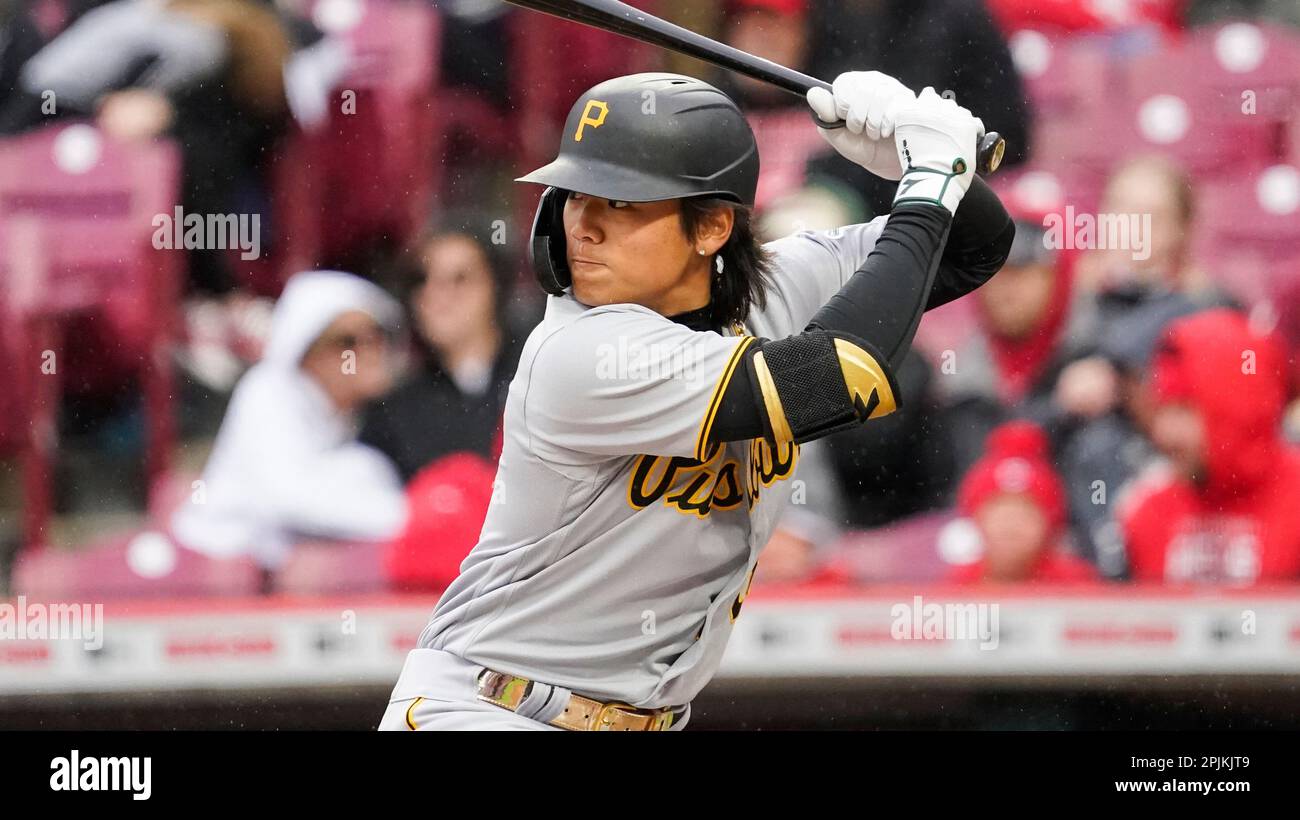 Pittsburgh Pirates Ji Hwan Bae bats during the third inning of a ...