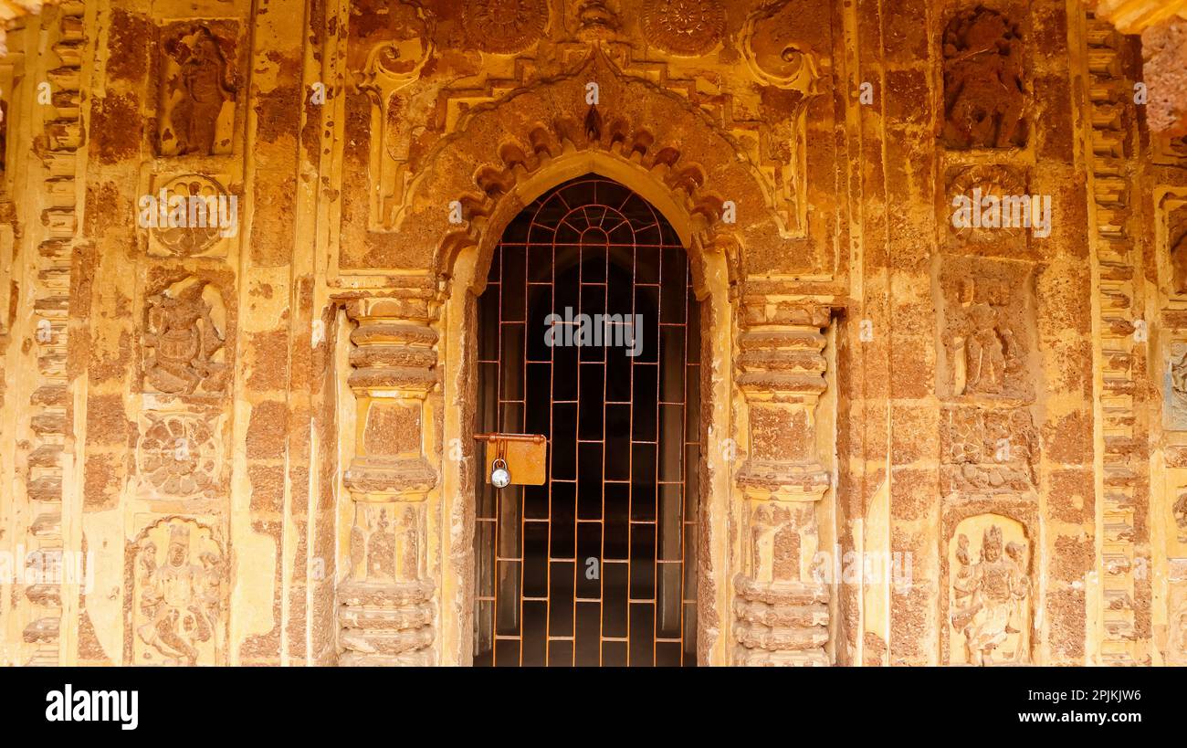 Carvings of Hindu God and Goddess on the Temple of Jor Mandir ...