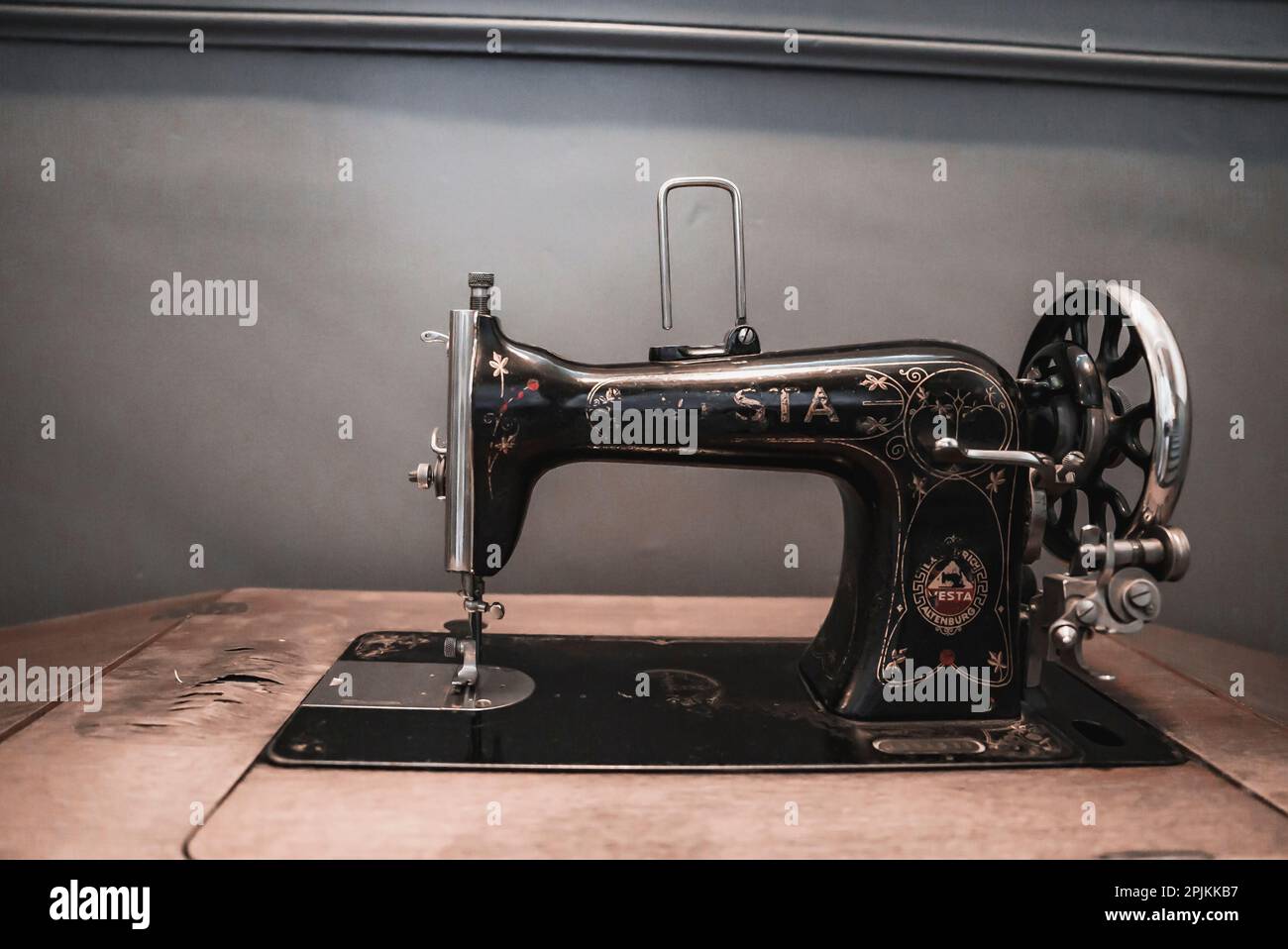 Still life antique sewing machine hi-res stock photography and images ...