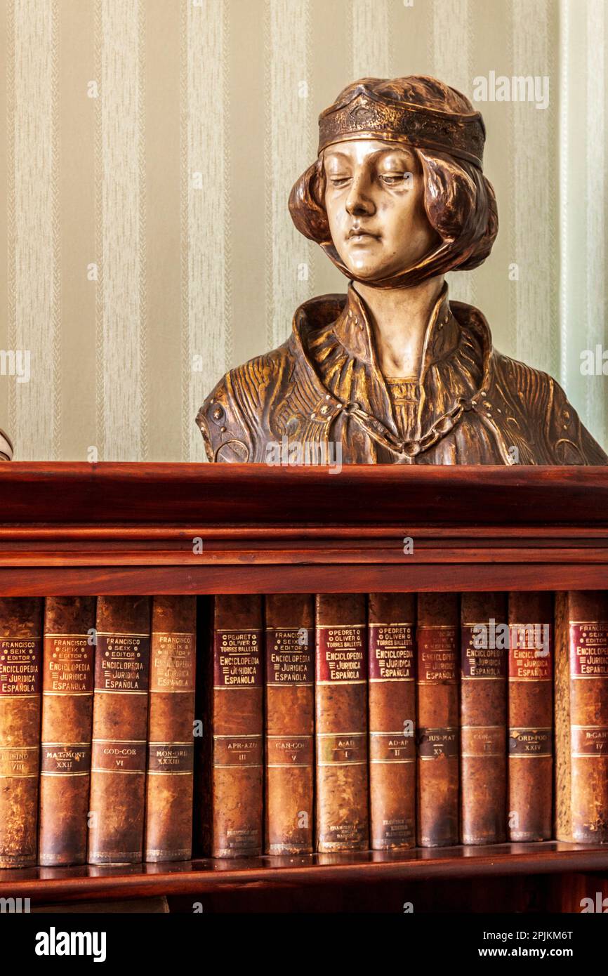 Bust detail hi-res stock photography and images - Alamy