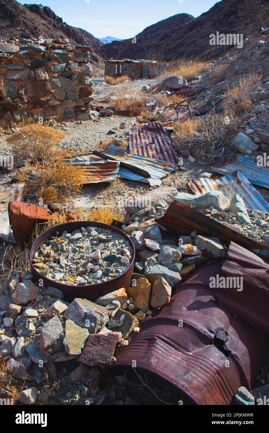 Brooklyn Mine Road, Old Dale Mining District, Mojave Desert, California ...