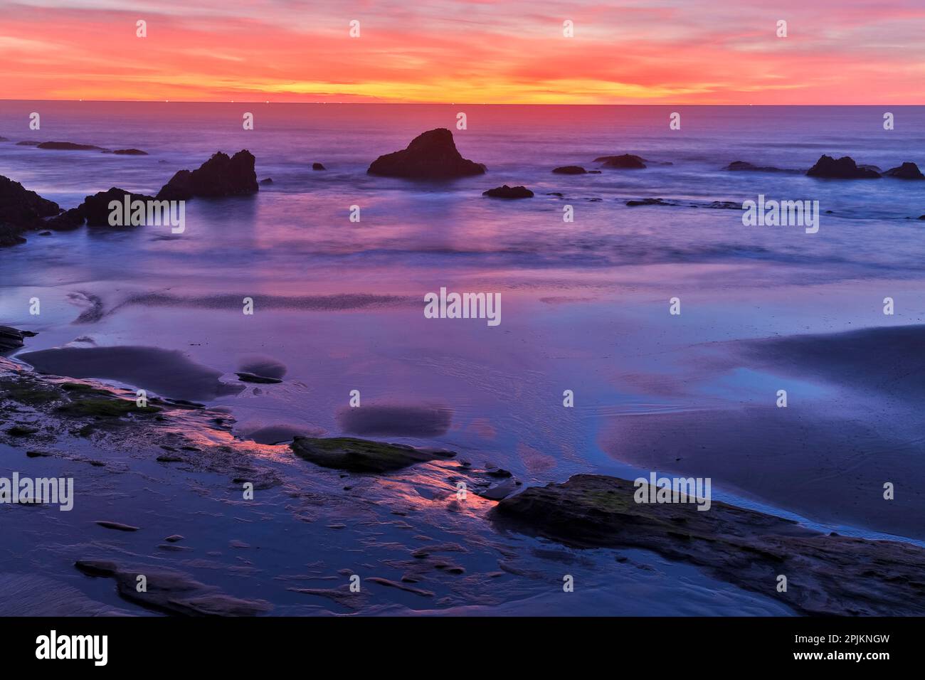 USA, Oregon. Seal Rock State Recreation Site sunset at low tide Stock ...