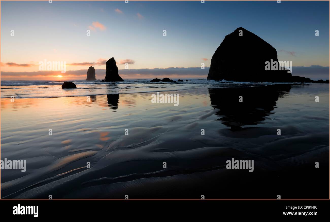 USA, Oregon. Cannon Beach and Haystack Rock at sunset Stock Photo - Alamy