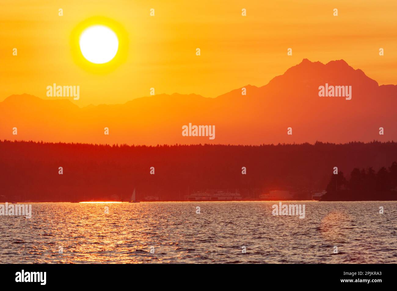 Sunset over Puget Sound, Seattle, Washington State. Silhouette of The ...