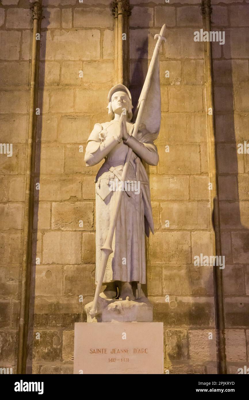 Paris. Statues of Saint Joan of Arc (Sainte Jeanne D'Arc) inside Notre Dame Cathedral Stock ...