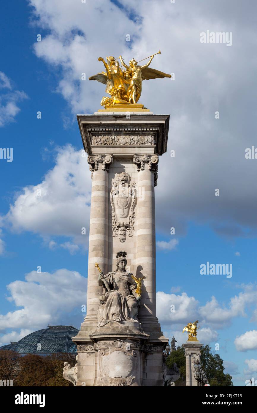 Paris. Statues at Pont Alexandre III, along River Seine Stock Photo - Alamy