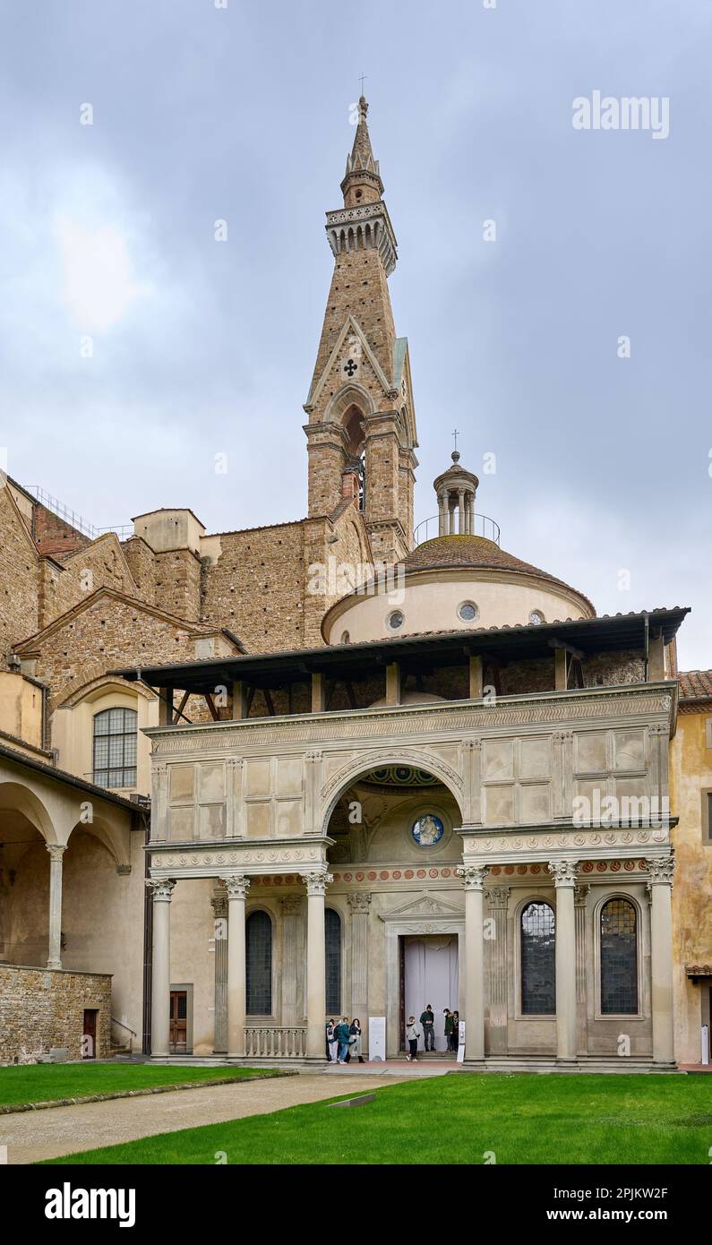 inner courtyard of Santa Croce, Basilica di Santa Croce di Firenze ...