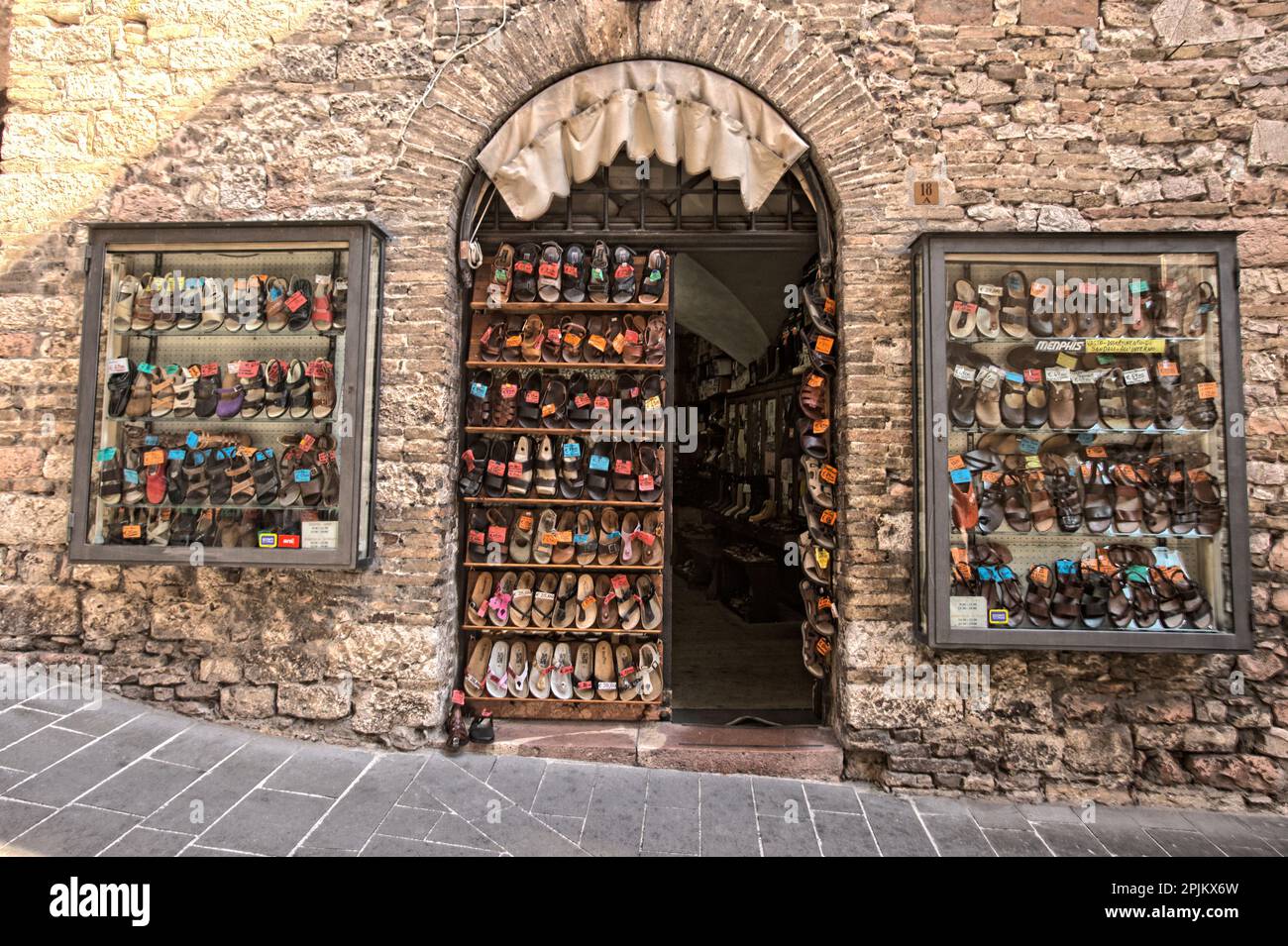 Italy, Umbria. Shoe shop along the streets of Assisi Stock Photo - Alamy