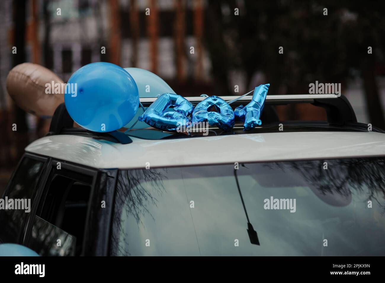 Many colorful inflatable balls background hi-res stock photography and ...