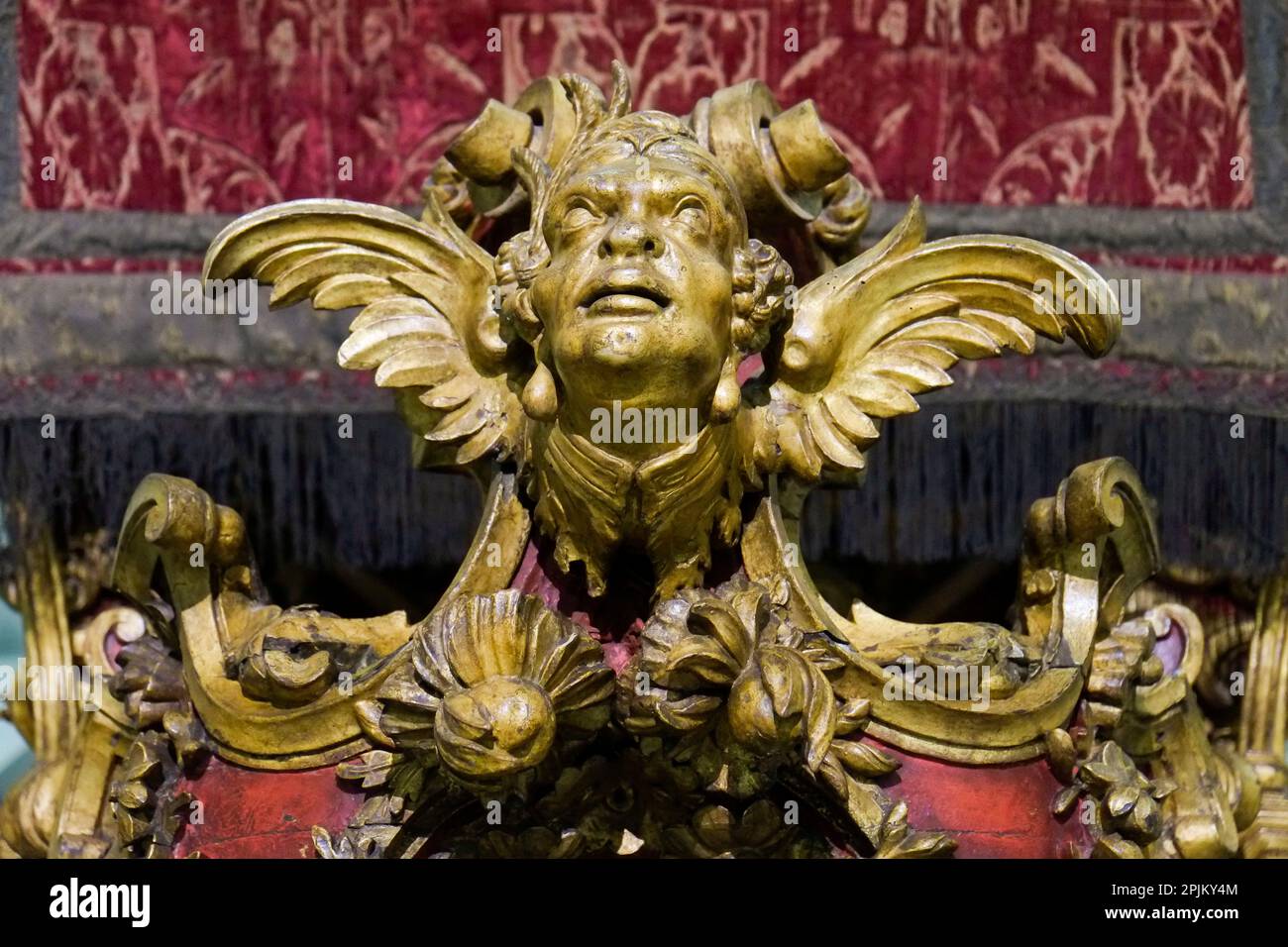 Royal gold coach hi-res stock photography and images - Alamy