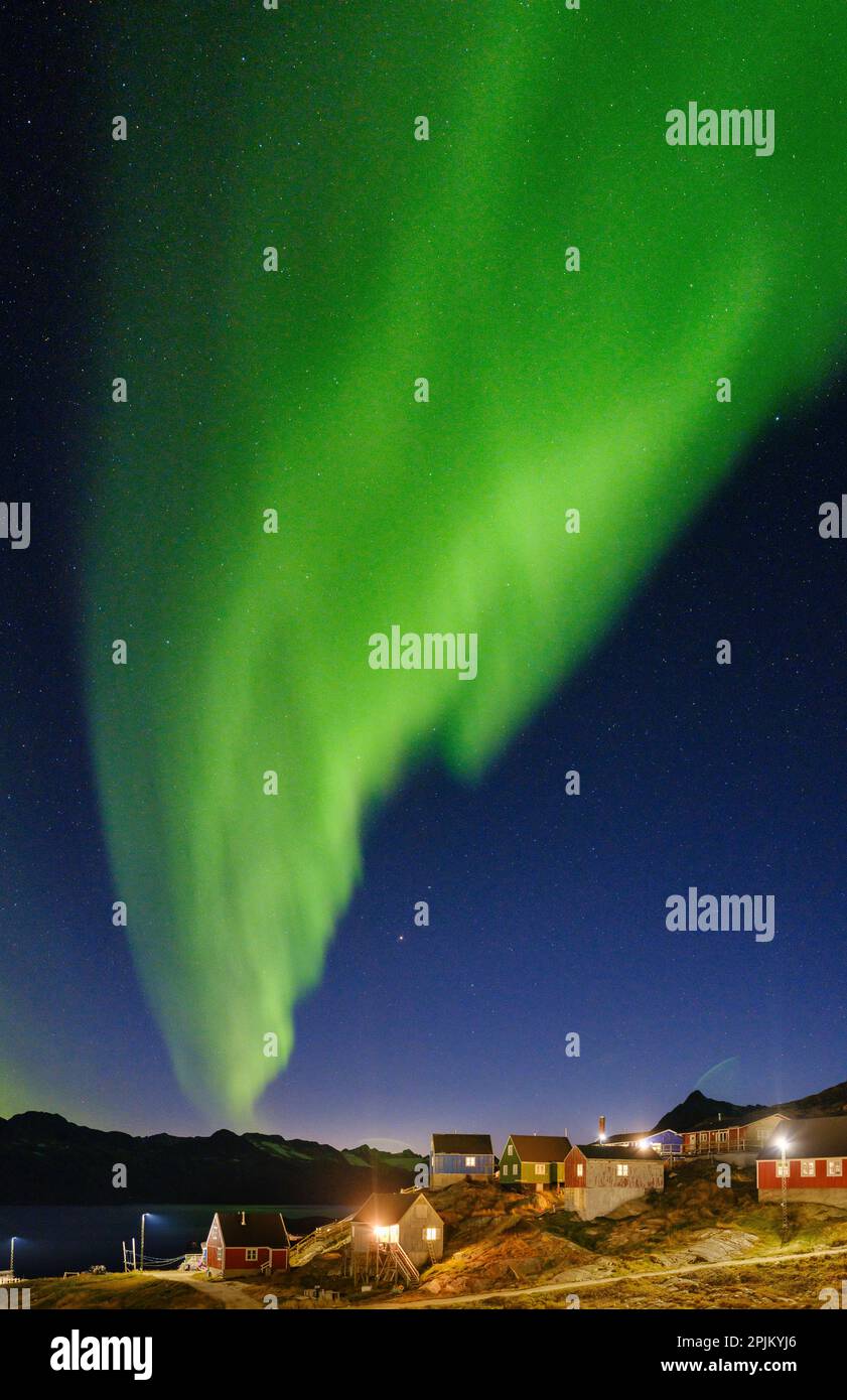 Northern lights greenland house hi-res stock photography and images - Alamy