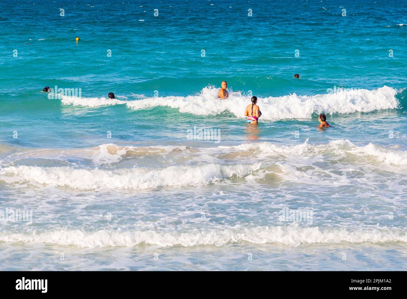 Playa El Tecolote, La Paz, Baja California Sur, Mexico. Beachgoers ...
