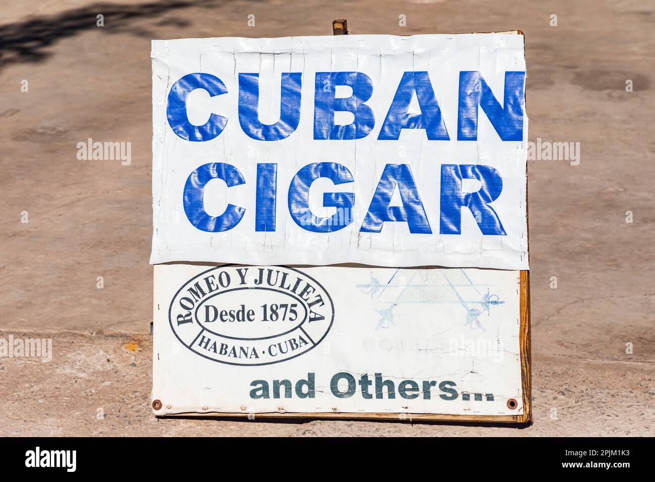 Cuban cigars sign hi-res stock photography and images - Alamy