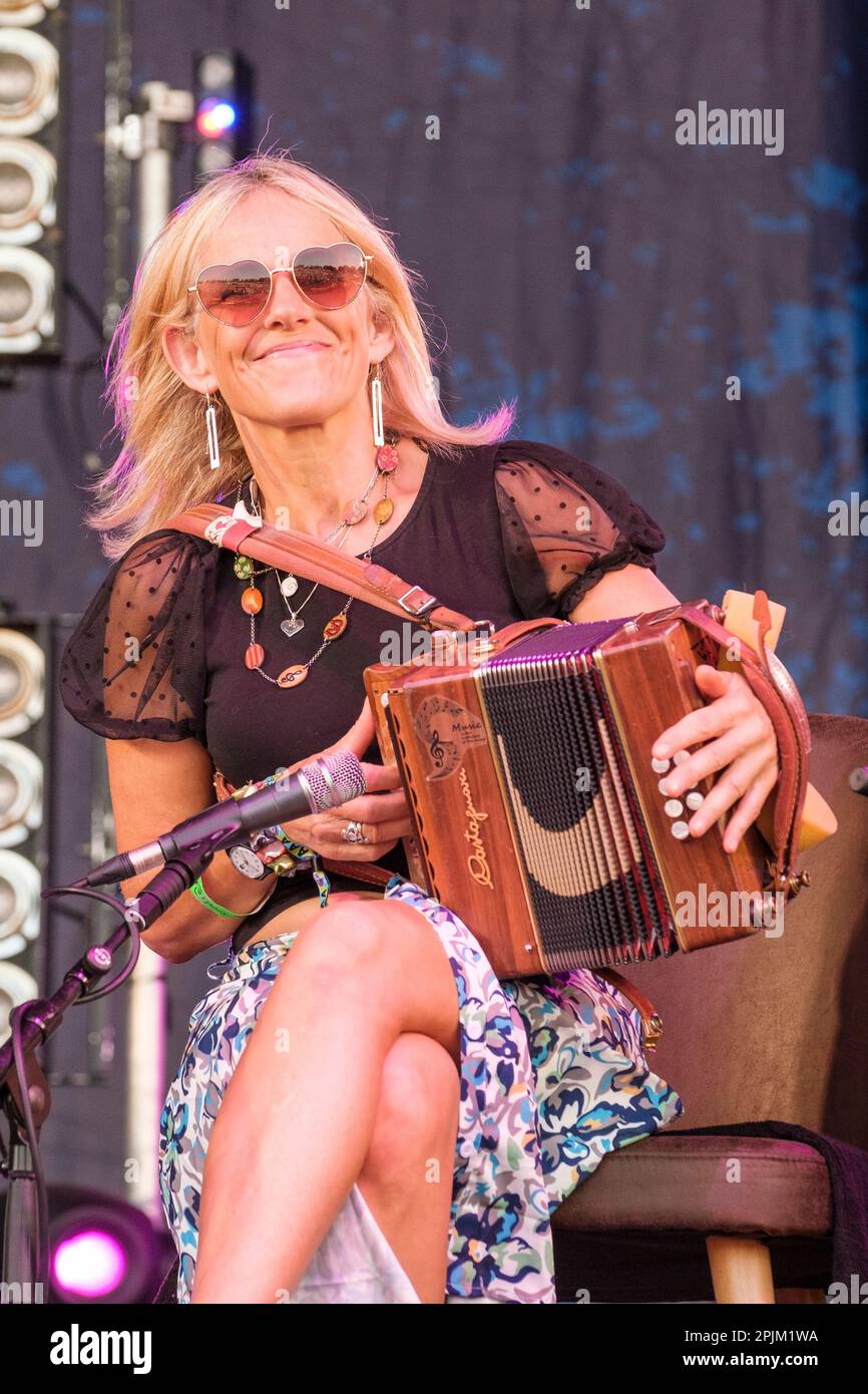 Sharon Shannon performs at Fairport's Cropredy Convention. Banbury, UK ...