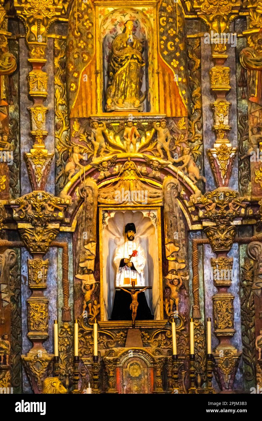 Saint Xavier statue Altar, San Xavier del Bac Mission, Tucson, Arizona ...