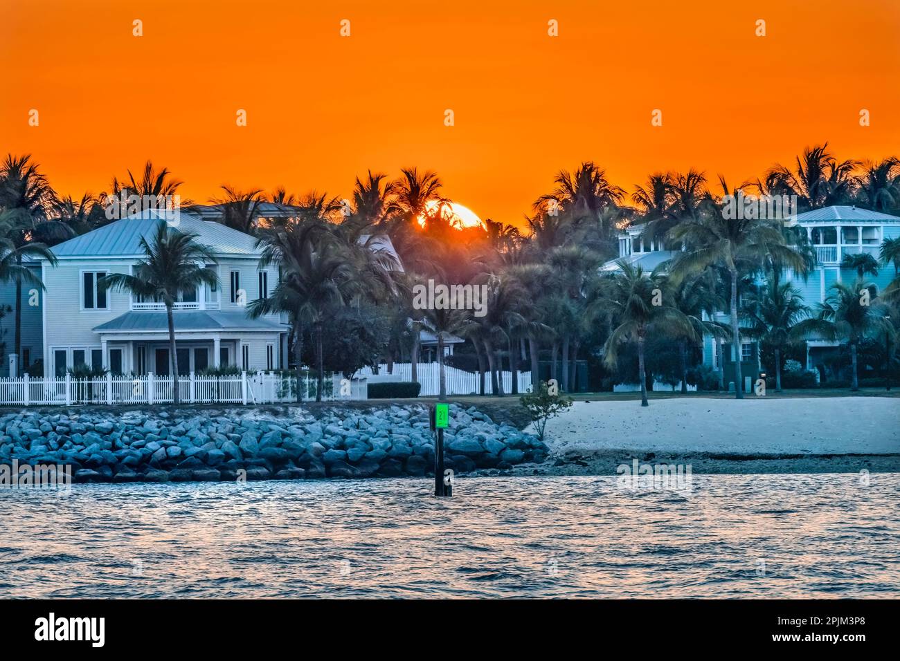 Colorful sunset reflection, Mallory Square, Key West, Florida Stock Photo - Alamy