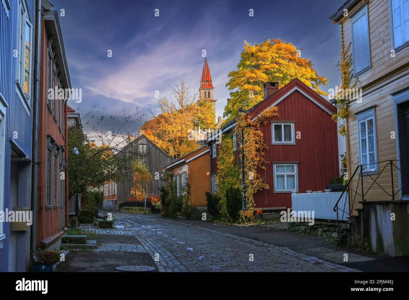 The street in the residential district Bakklandet, with colorful houses ...