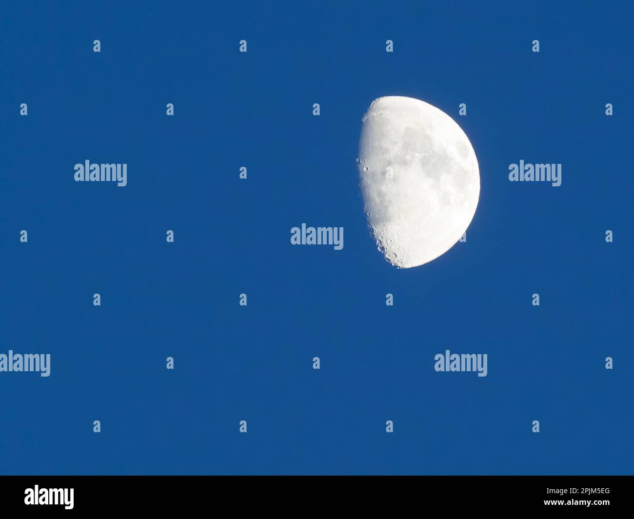 First quarter moon hi-res stock photography and images - Alamy