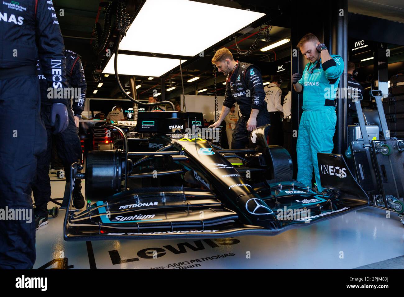 Start up garage hi-res stock photography and images - Alamy