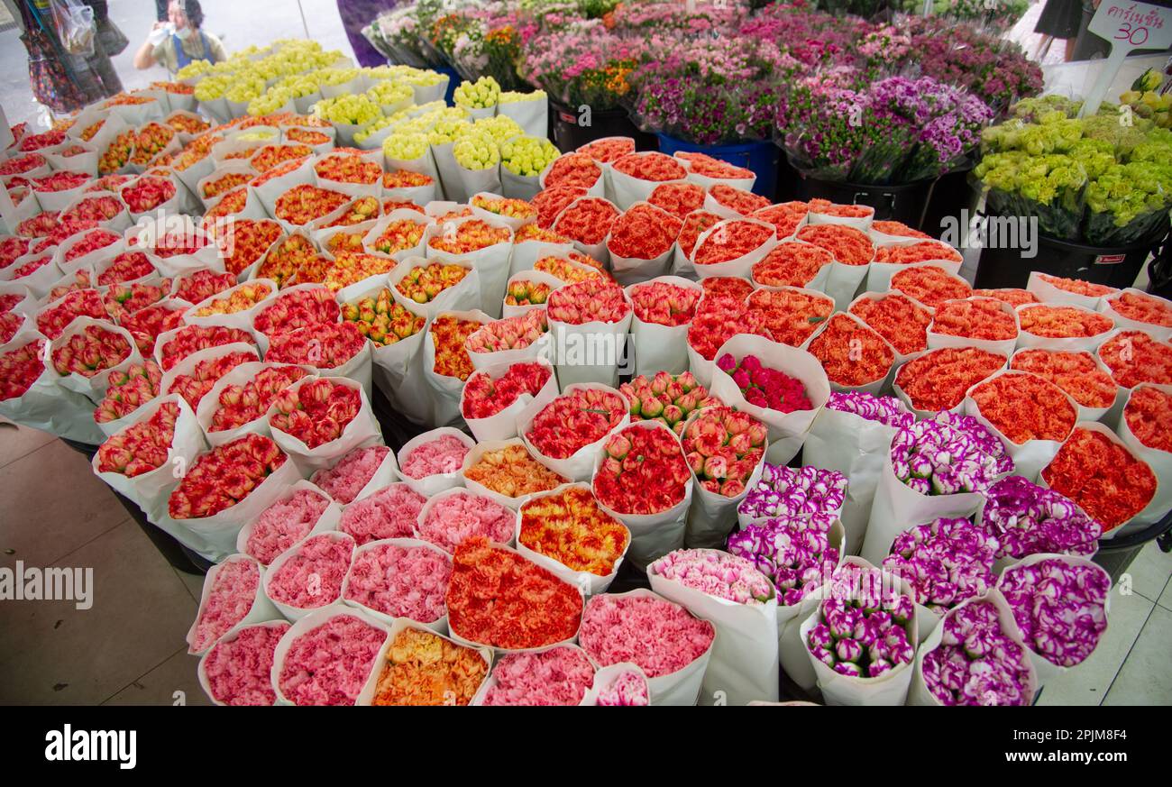 Countless colorful bouquets and many flower arrangements in the Bangkok ...