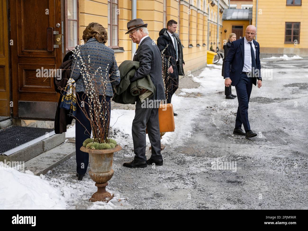 Sweden's King Carl XVI Gustaf and Queen Silvia arrive to the residence ...