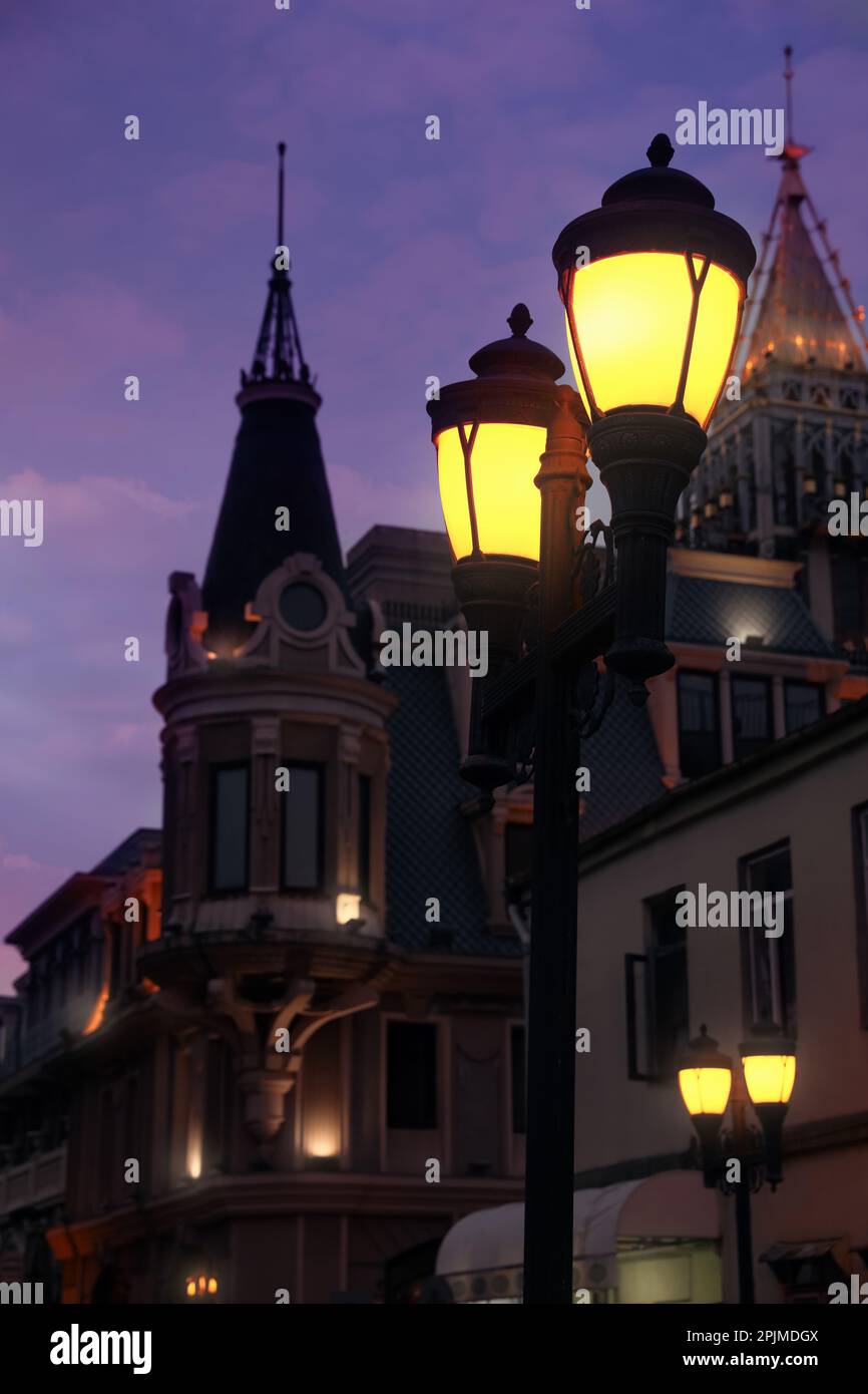 Glowing streetlights hi-res stock photography and images - Alamy