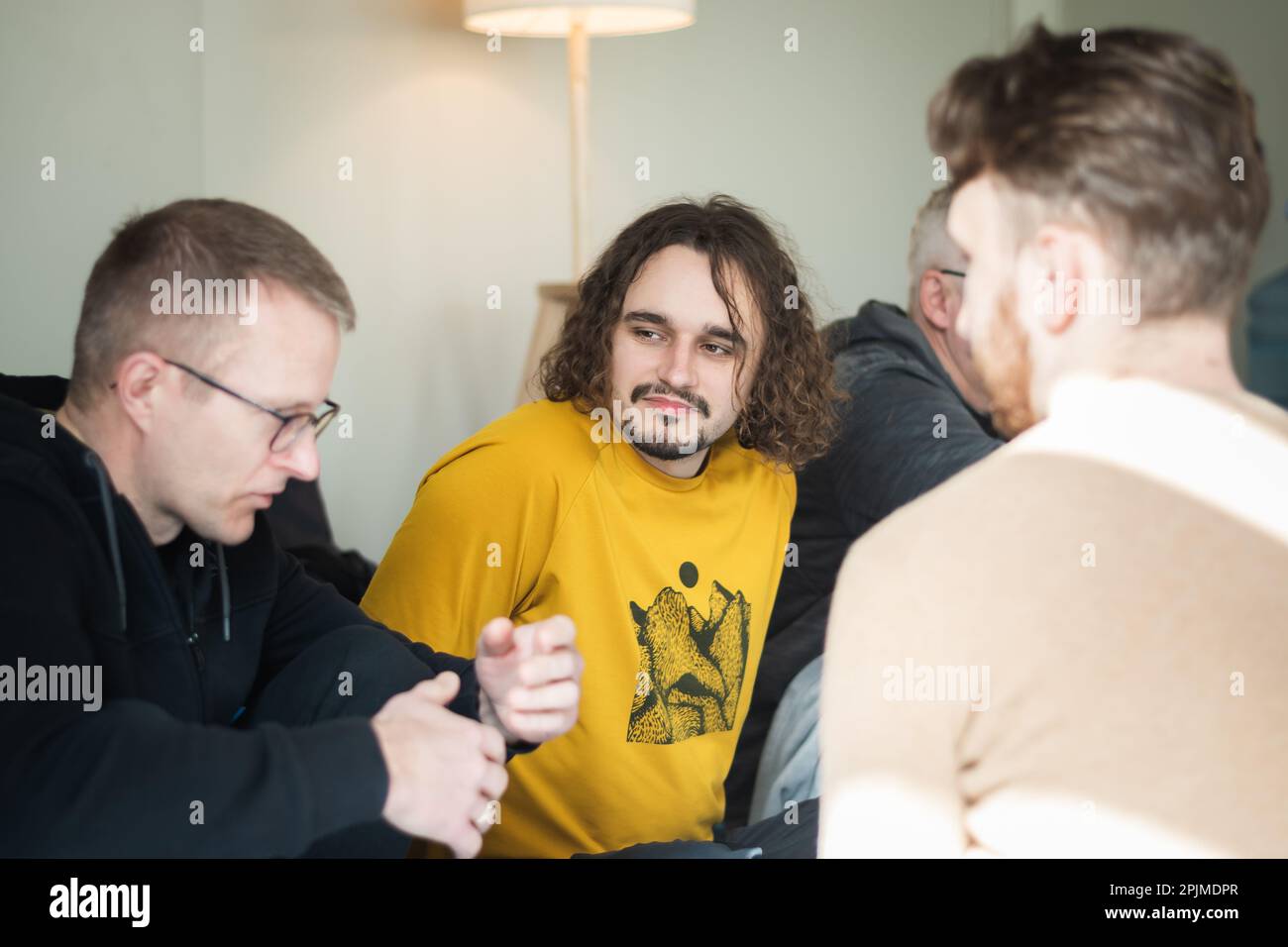 Team building teamwork hi-res stock photography and images - Alamy