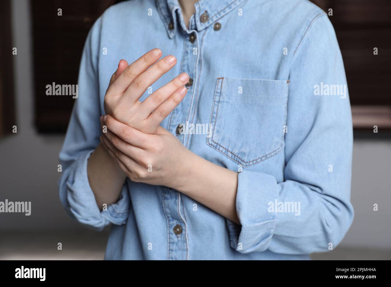 Medical condition trigger finger hi-res stock photography and images ...