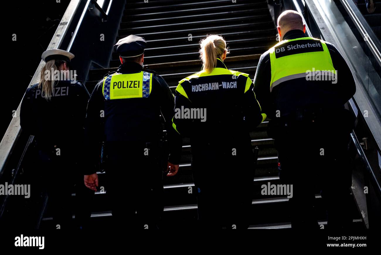 Hamburg, Germany. 03rd Apr, 2023. A patrol of federal police, police ...
