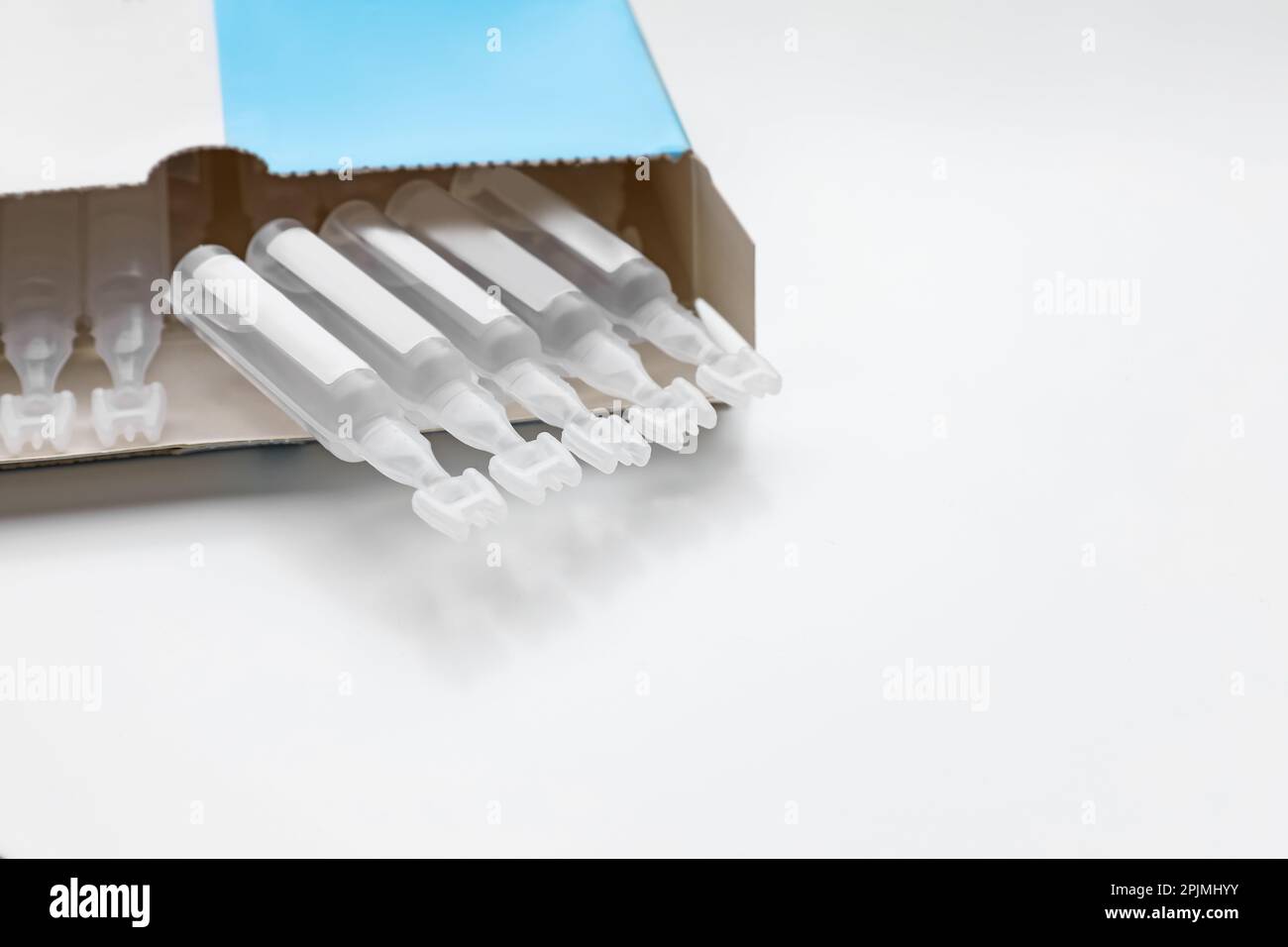 Package with single dose ampoules of sterile isotonic sea water ...