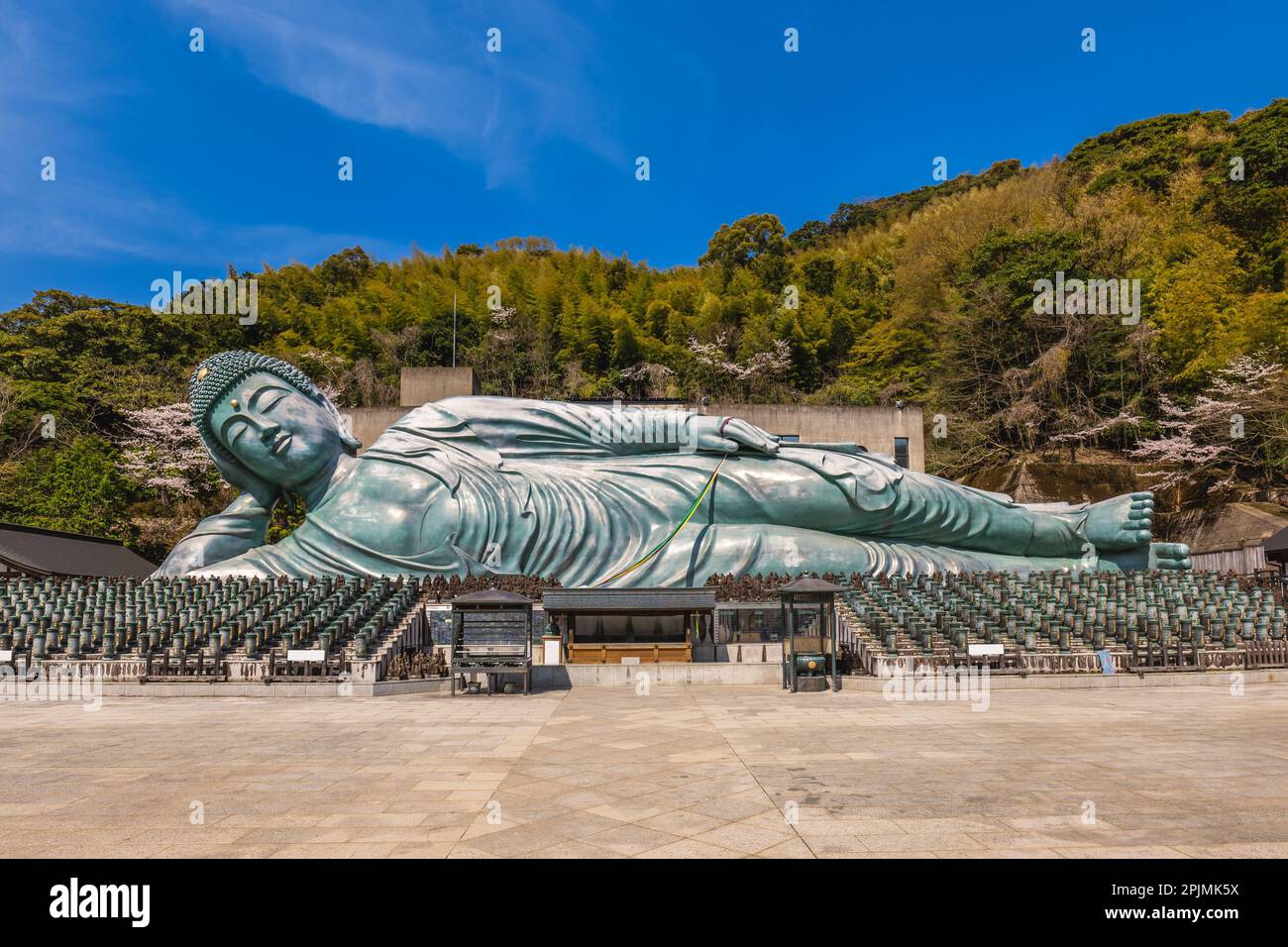 The reclining Buddha at Nanzoin temple in Fukuoka, Kyushu, Japan Stock ...
