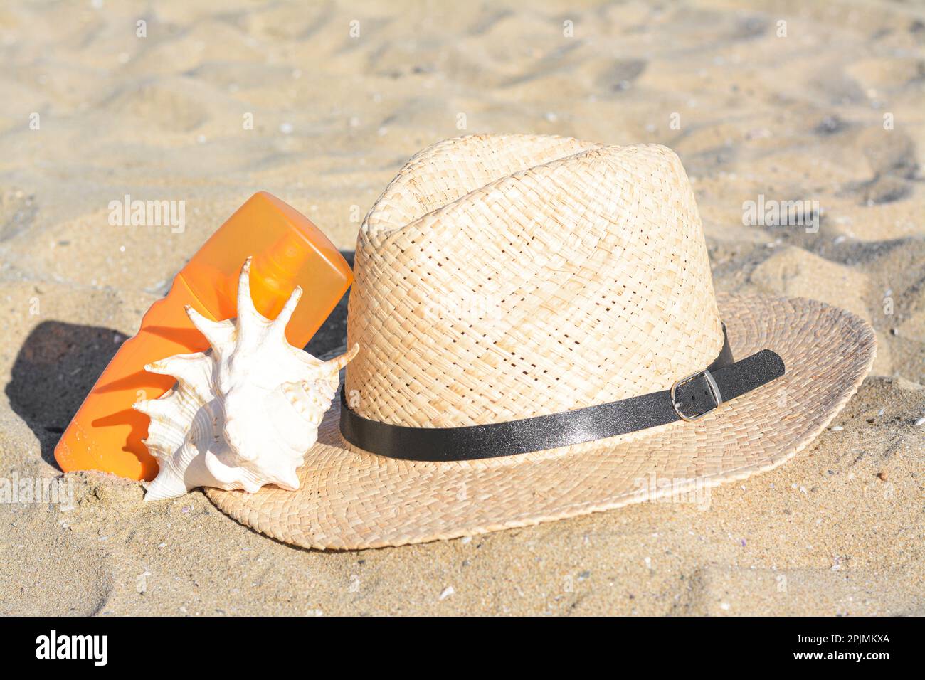 Stylish straw hat bottle hi-res stock photography and images - Alamy