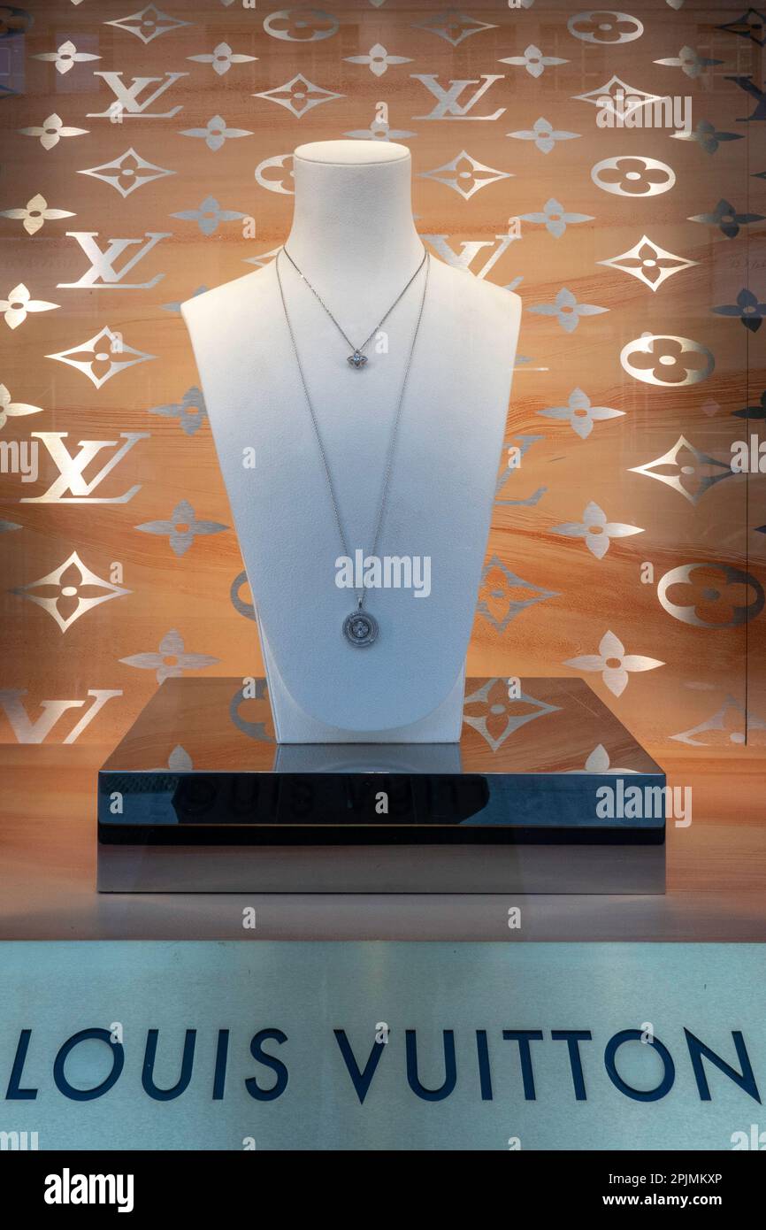 Louis Vuitton Fifth Avenue Flagship Store Window, NYC 2023 Stock Photo ...