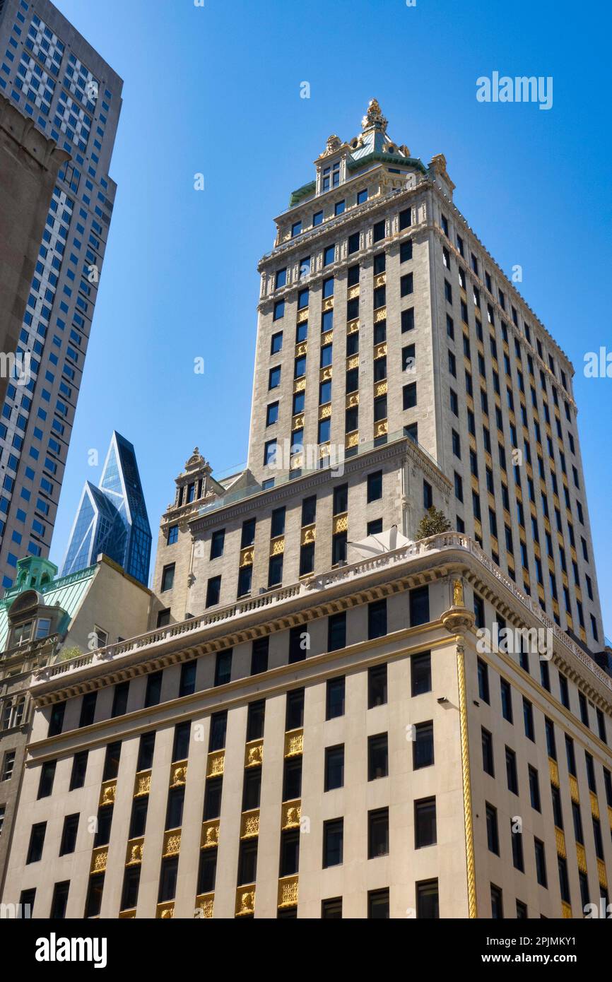 The Crown Building on Fifth Avenue and 57th Street, NYC, USA Stock ...