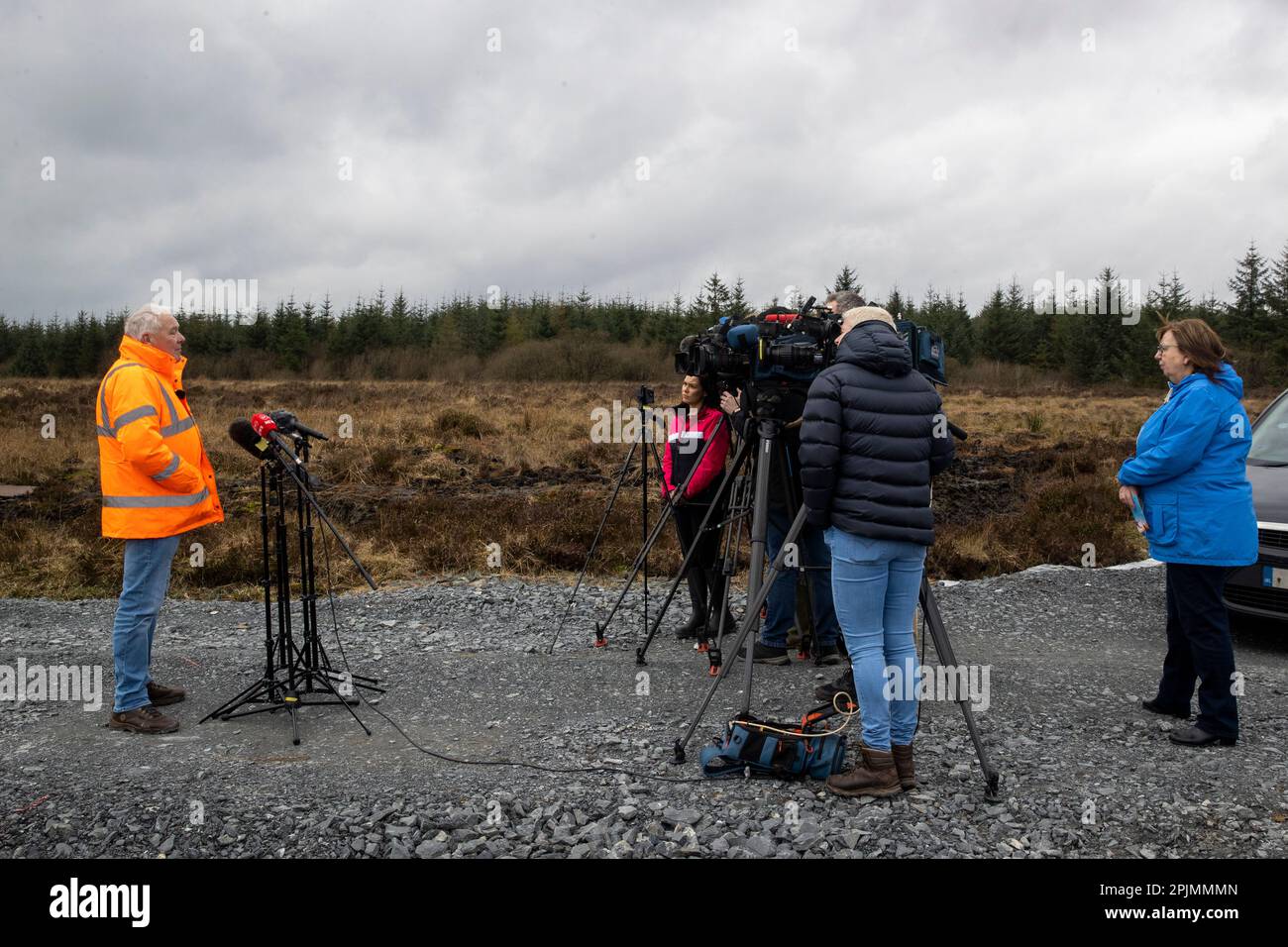 John Hill (left), Independent Commission for the Location of Victims ...