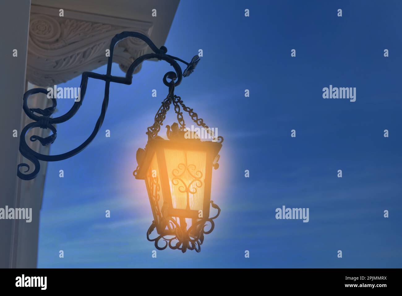 Old fashioned outdoor lighting hi-res stock photography and images - Alamy