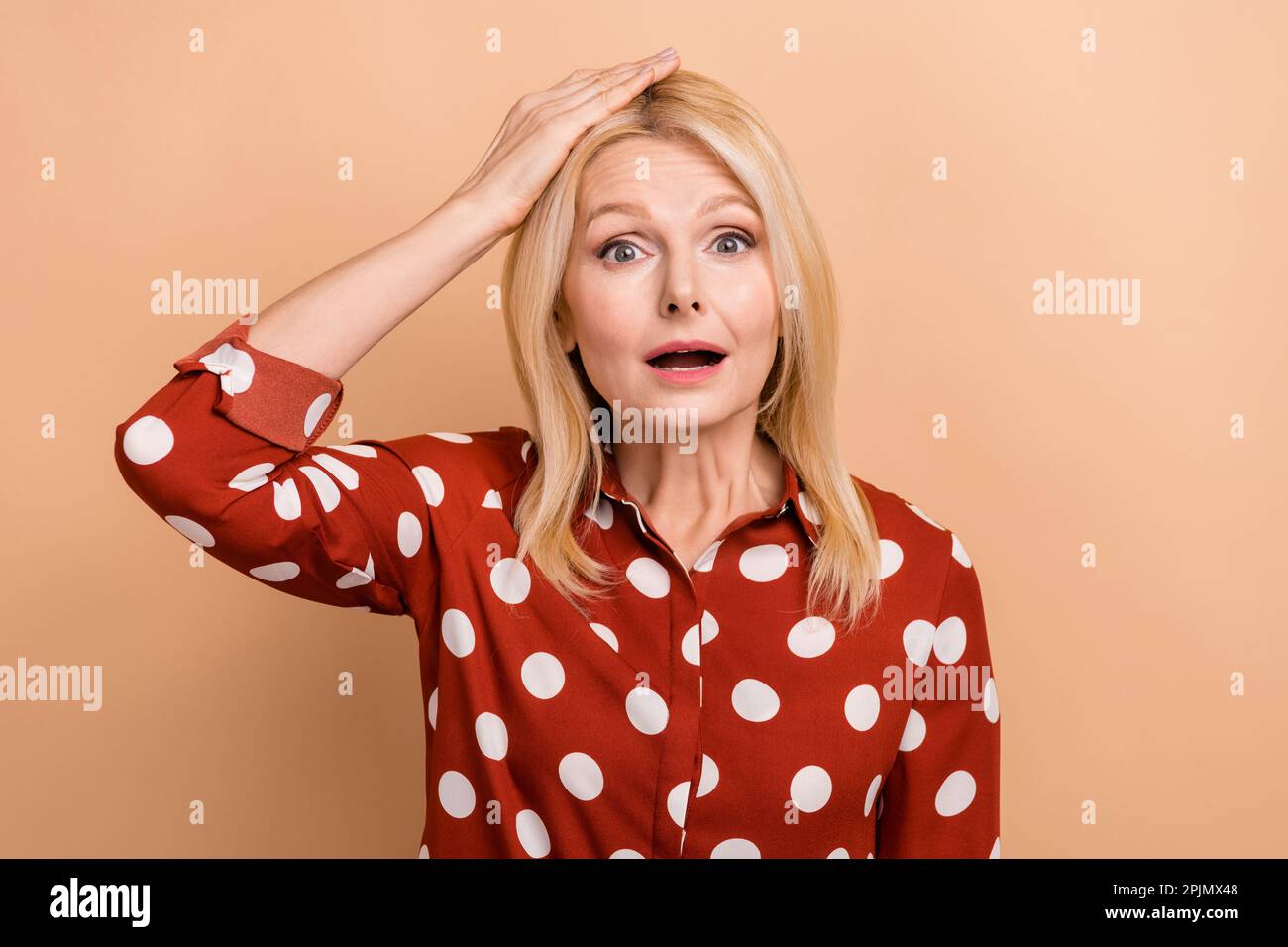 Photo of impressed aged person arm touch head open mouth cant believe ...