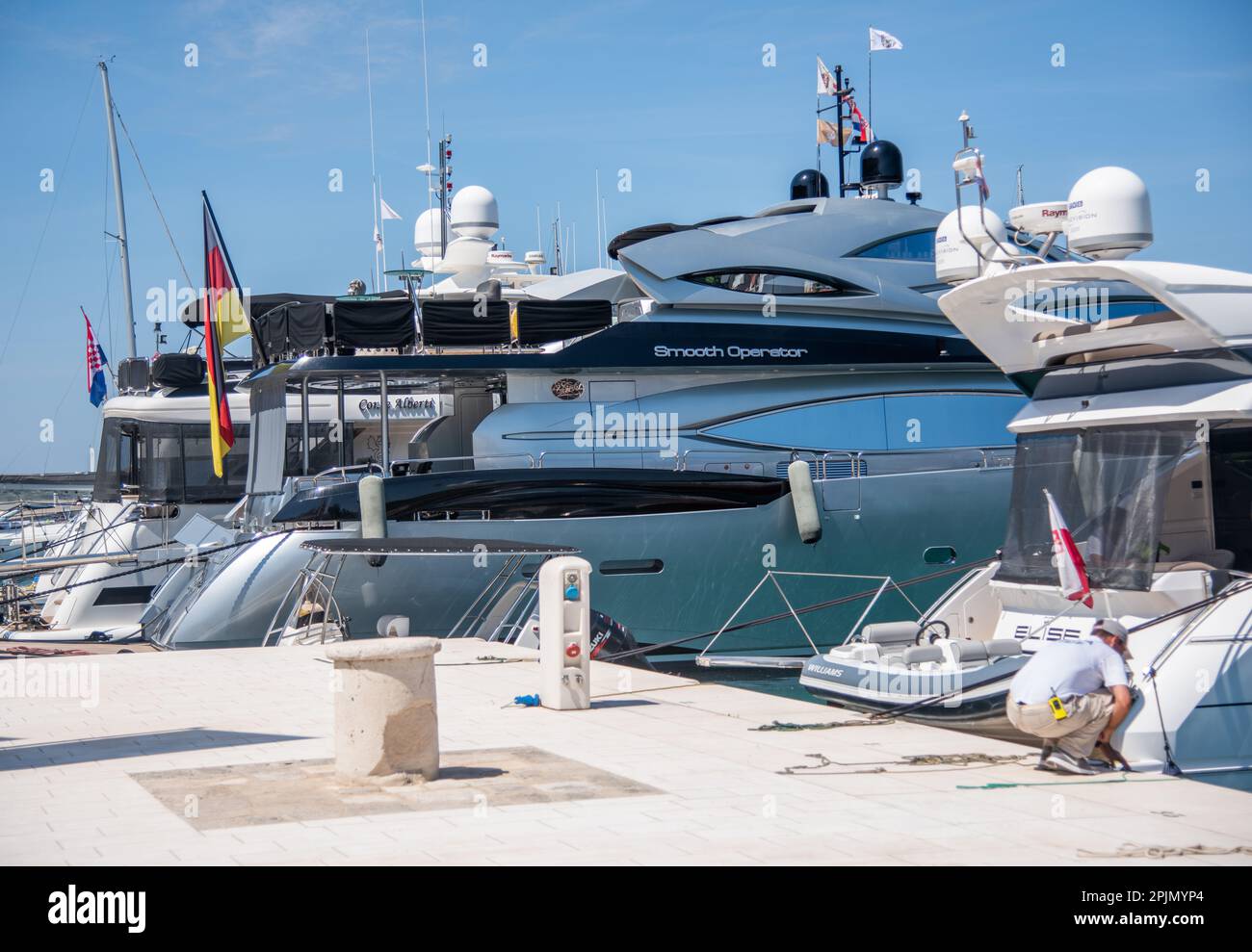 Boat excursion from Trogir along Coastal villages Stock Photo - Alamy