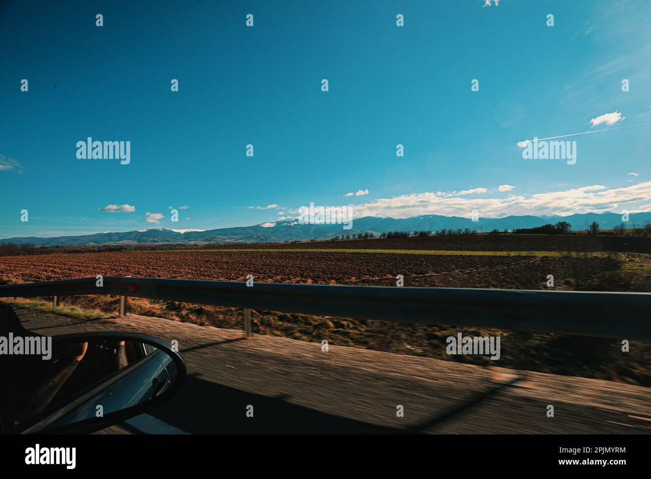 Mountains meet the water hi-res stock photography and images - Alamy