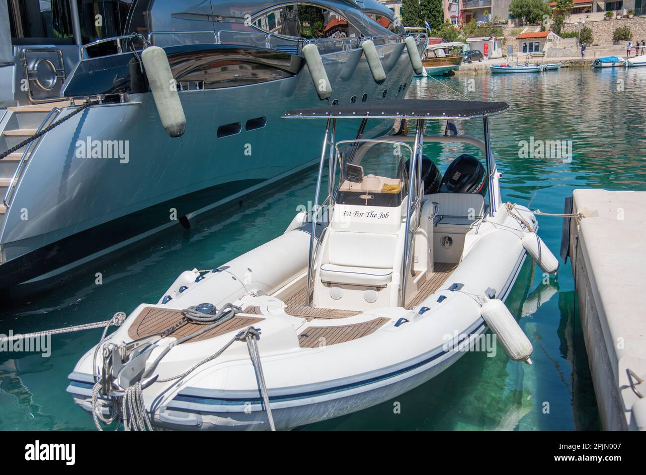 Boat excursion from Trogir along Coastal villages Stock Photo - Alamy