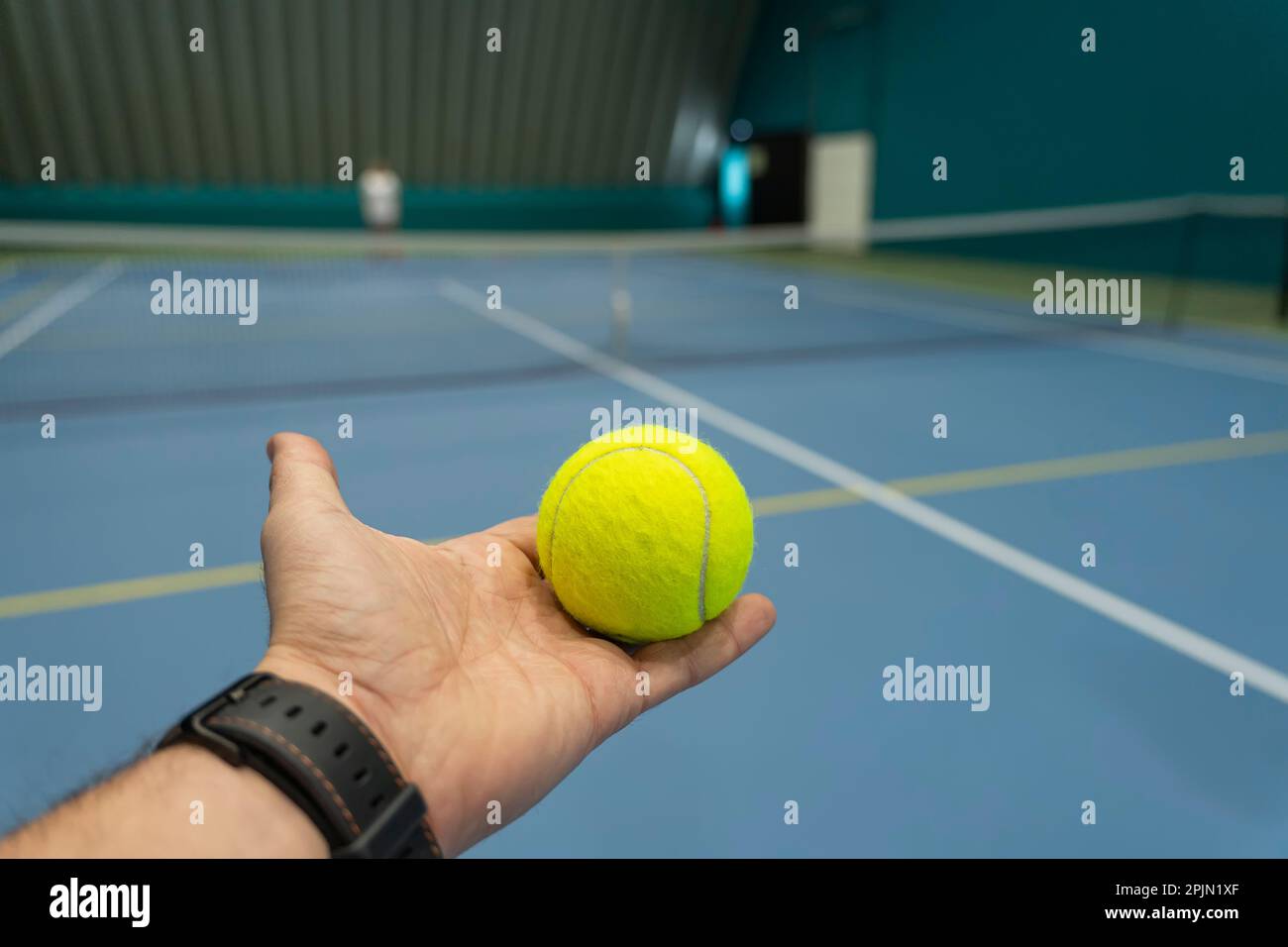 Hand holding tennis ball hi-res stock photography and images - Alamy